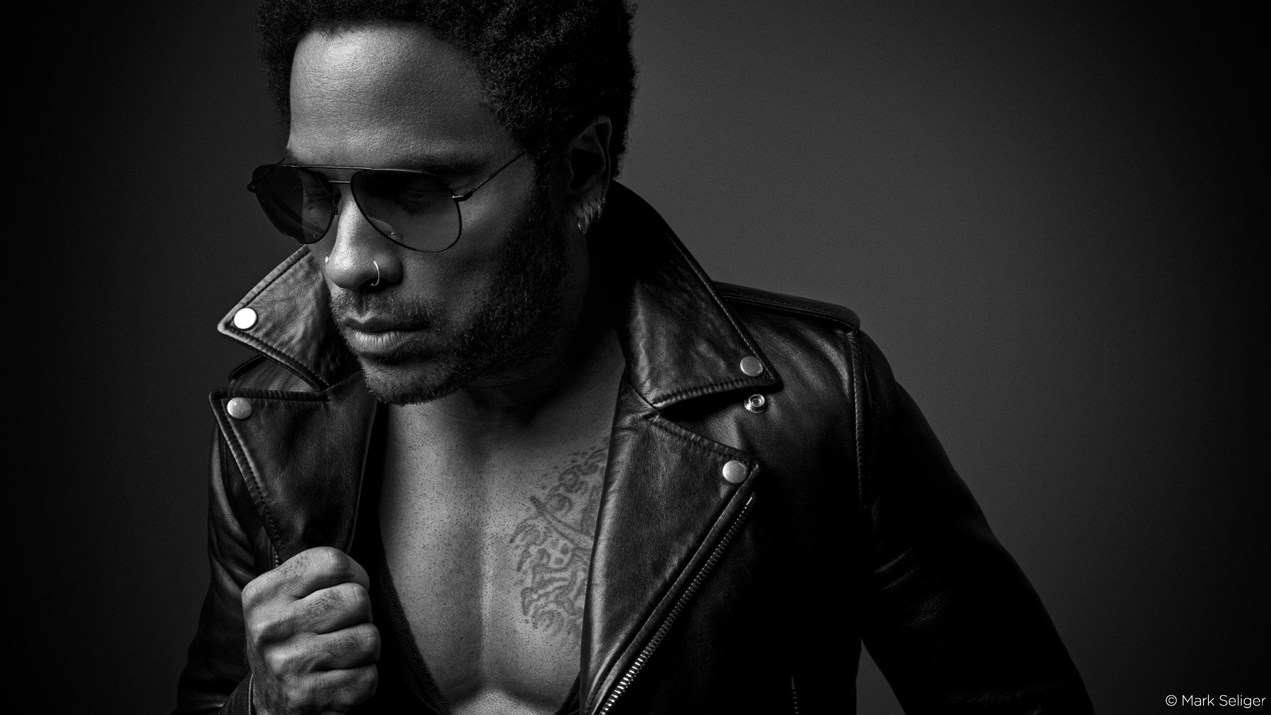 Mark Seliger Photos: Achromatic Excellence in Every Frame