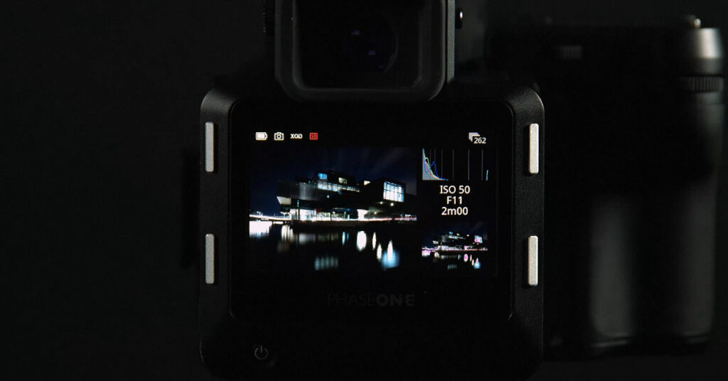 Reviewing images in the IQ4 Digital back - Phase One Corporate