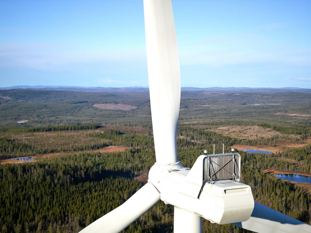 Real-Time Wind Blade Aerial Imaging with Phase One iXM-GS120